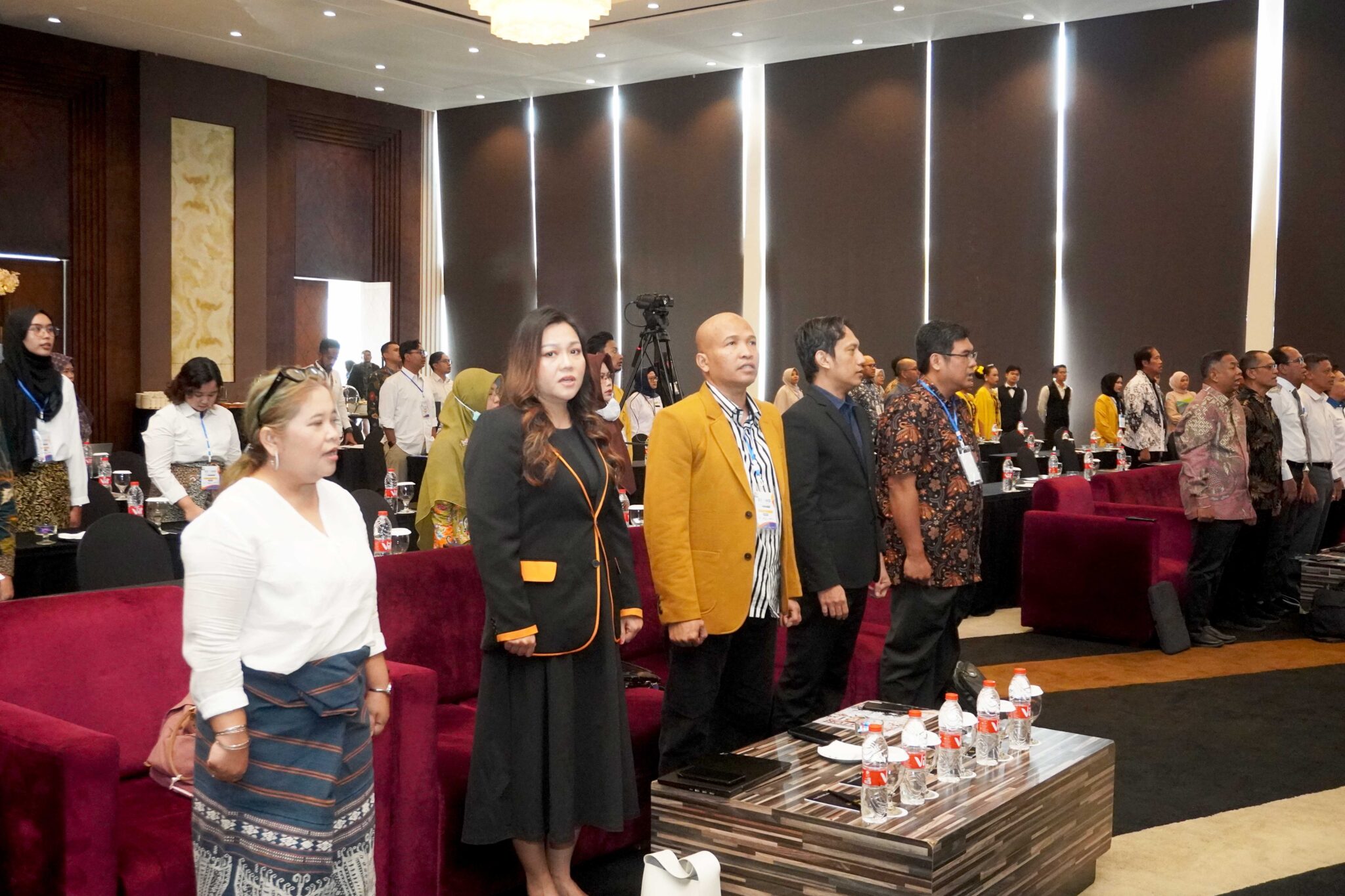Teken Kerja sama, Dosen dan Mahasiswa Prodi TI Unima Hadiri SENIKO di ...